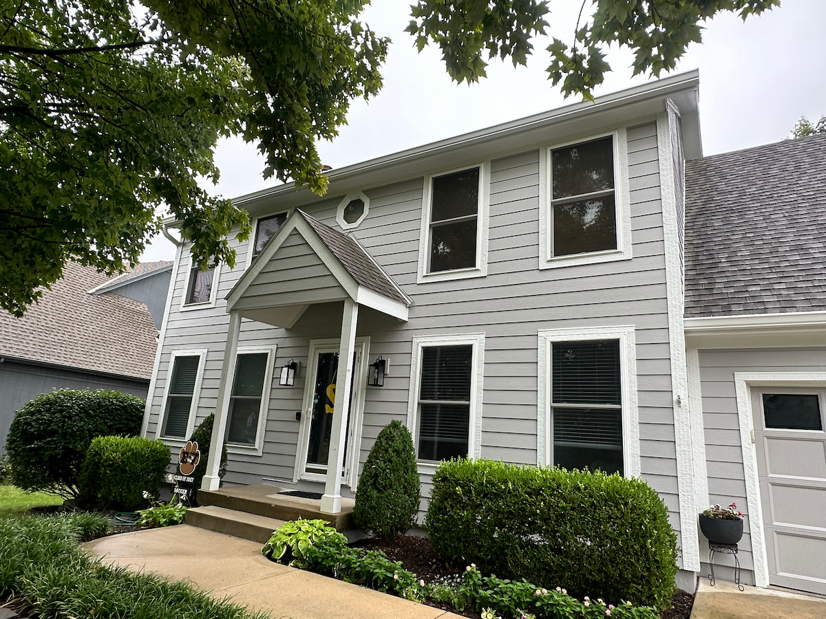 Pearl Gray Projects - James Hardie Siding Installation Kansas City
